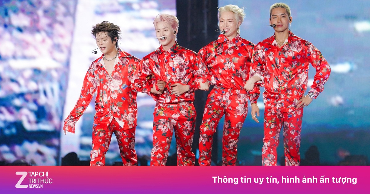 HIEUTHUHAI lui về sau trong concert Anh trai cuối cùng