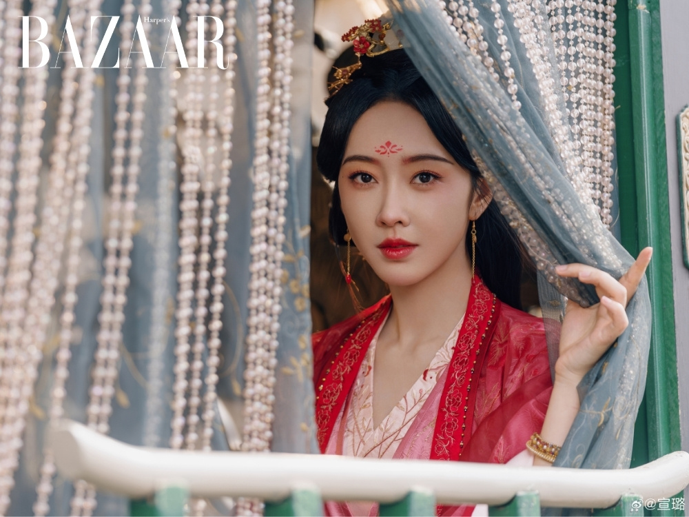 Đóng phim Khom Lưng, Tuyên Lộ và Tống Tổ Nhi giống nhau đến bất ngờ